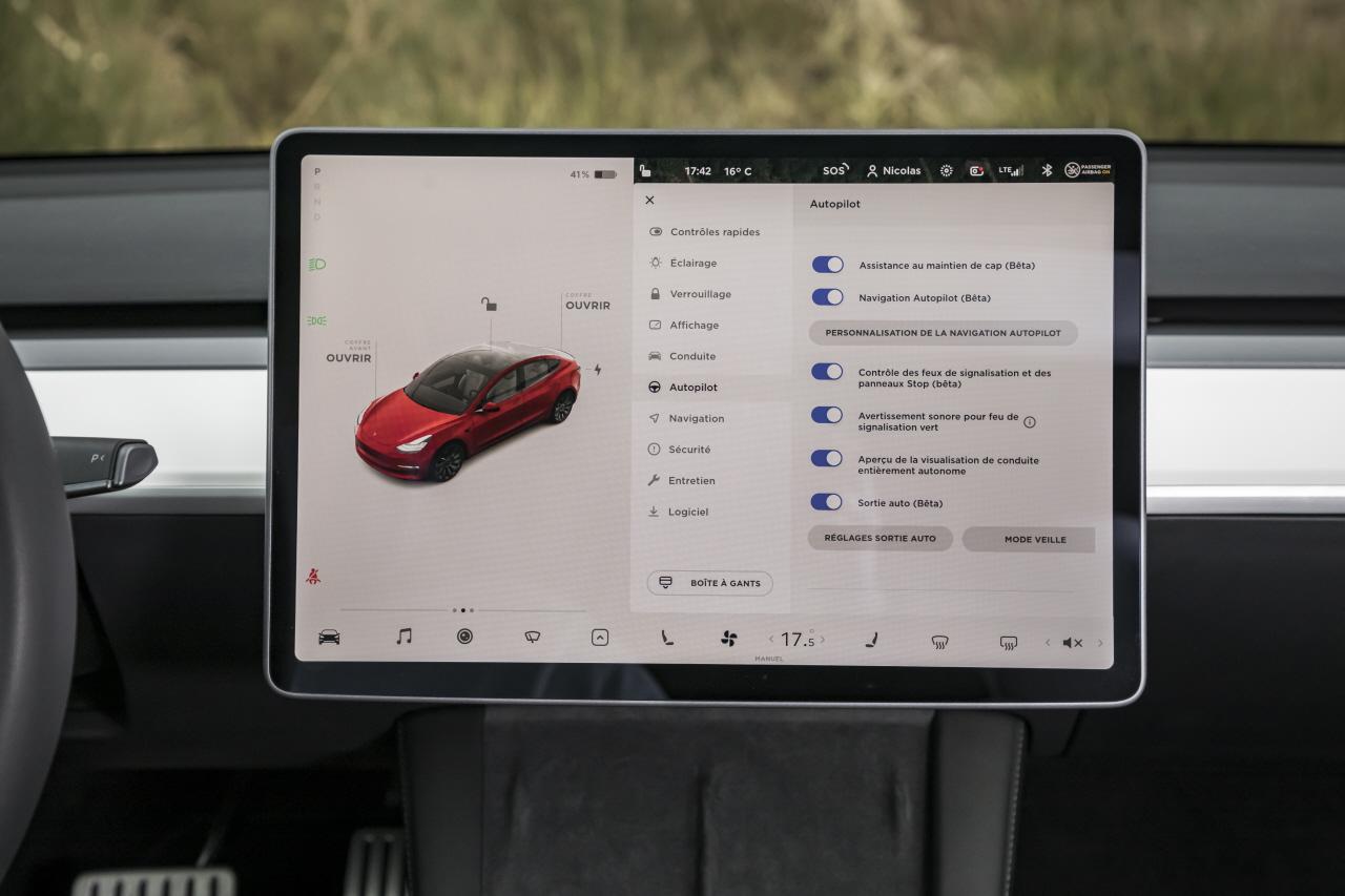 Photo 4 - tesla autopilot - Tesla. La conduite autonome bientôt ...