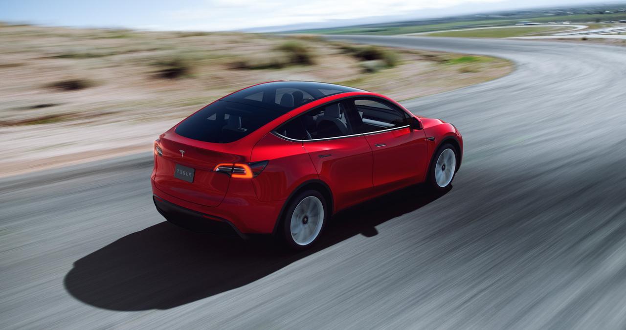 Photo 2 - tesla model y rouge - Elon Musk et Olaf Scholz inaugurent l ...
