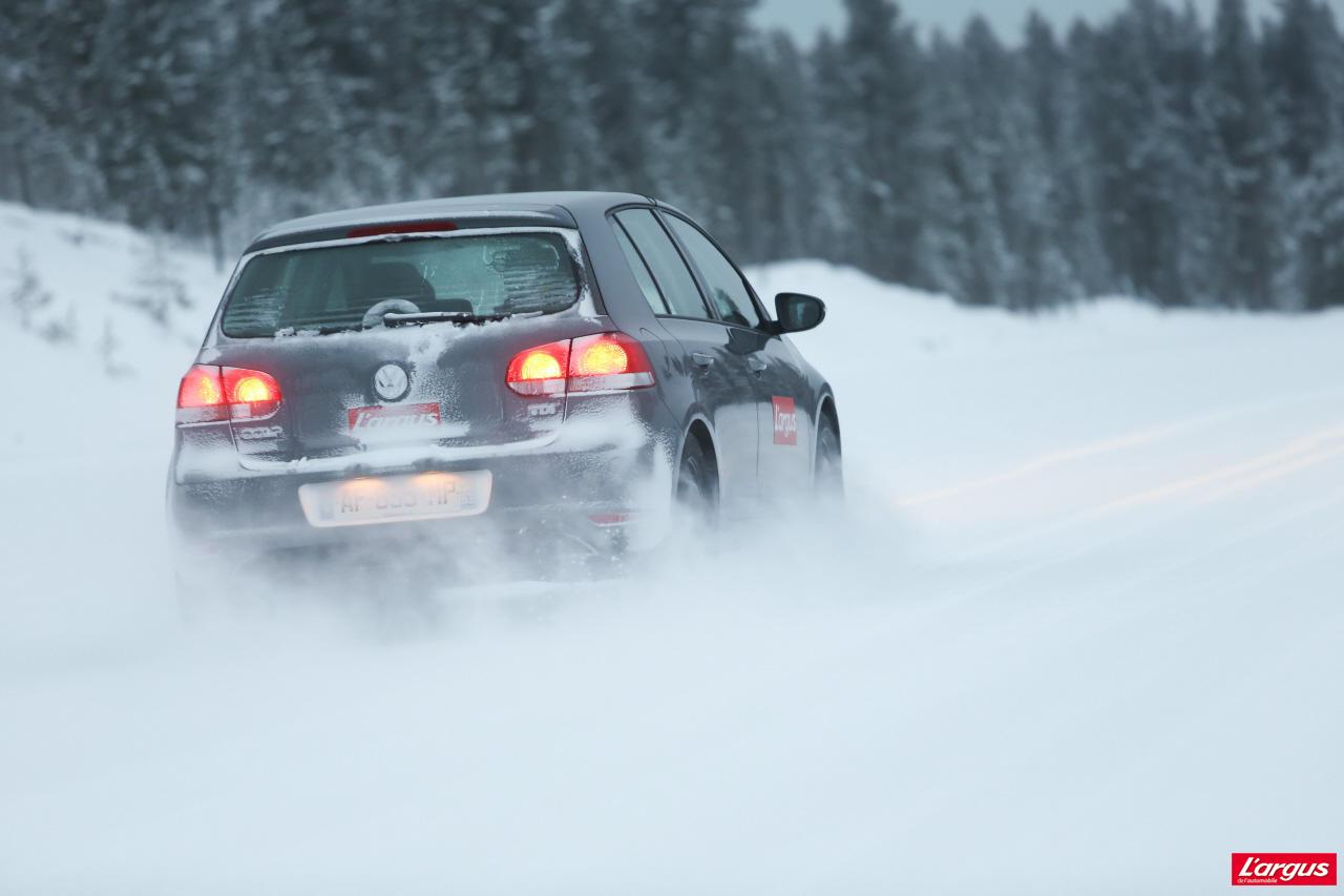 Route enneigée : 5 conseils pour prendre la route en toute sécurité