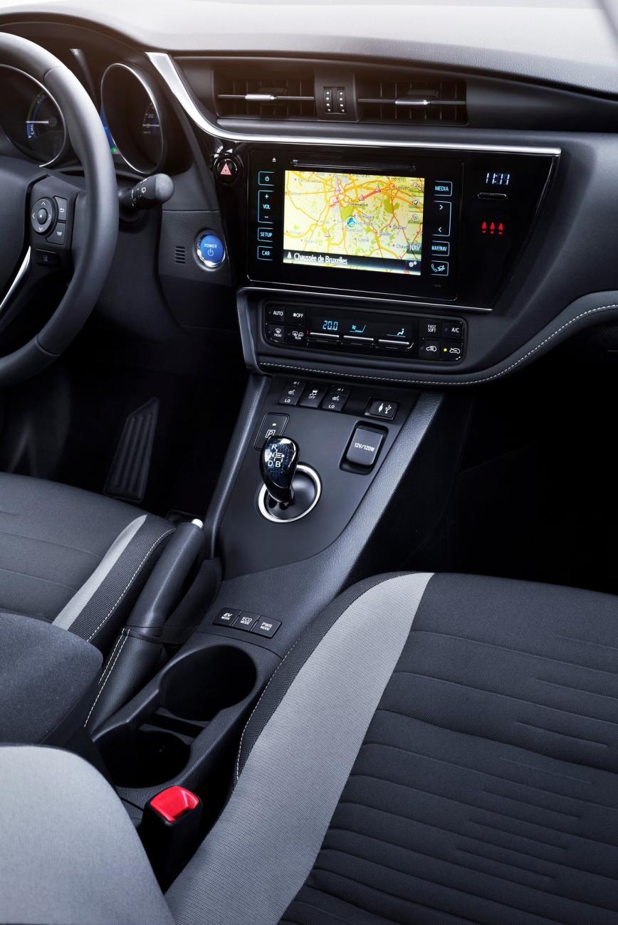 Photo 16 - Toyota Auris HSD 2015 intérieur - Toyota Auris HSD 2015 : prix et caractéristiques de ...