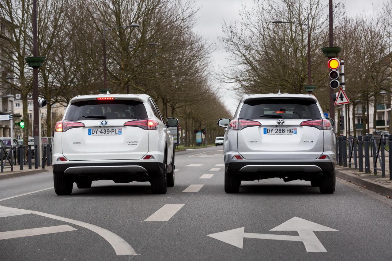 Photo 3 - toyota rav4 2017 vue de derrière - Toyota RAV4 : gamme ...