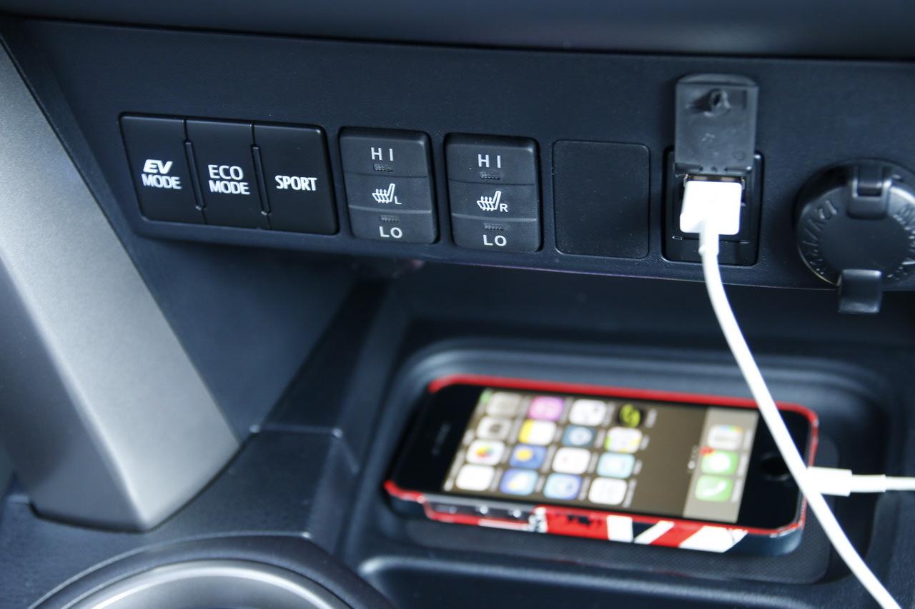 Photo 24 - prise usb rav4 hybride - Essai Toyota RAV4 Hybride : notre ...