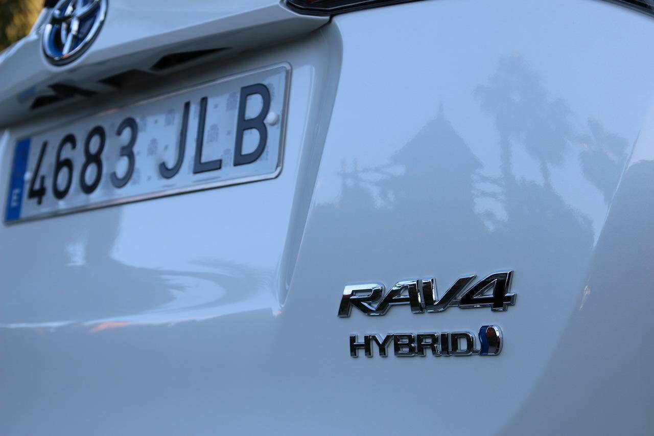 Photo 32 - logo rav4 hybride - Essai Toyota RAV4 Hybride : notre avis ...