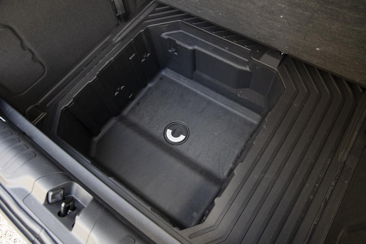 Photo 46 - ford puma megabox - Toyota Yaris Cross (2021) vs Ford Puma ...