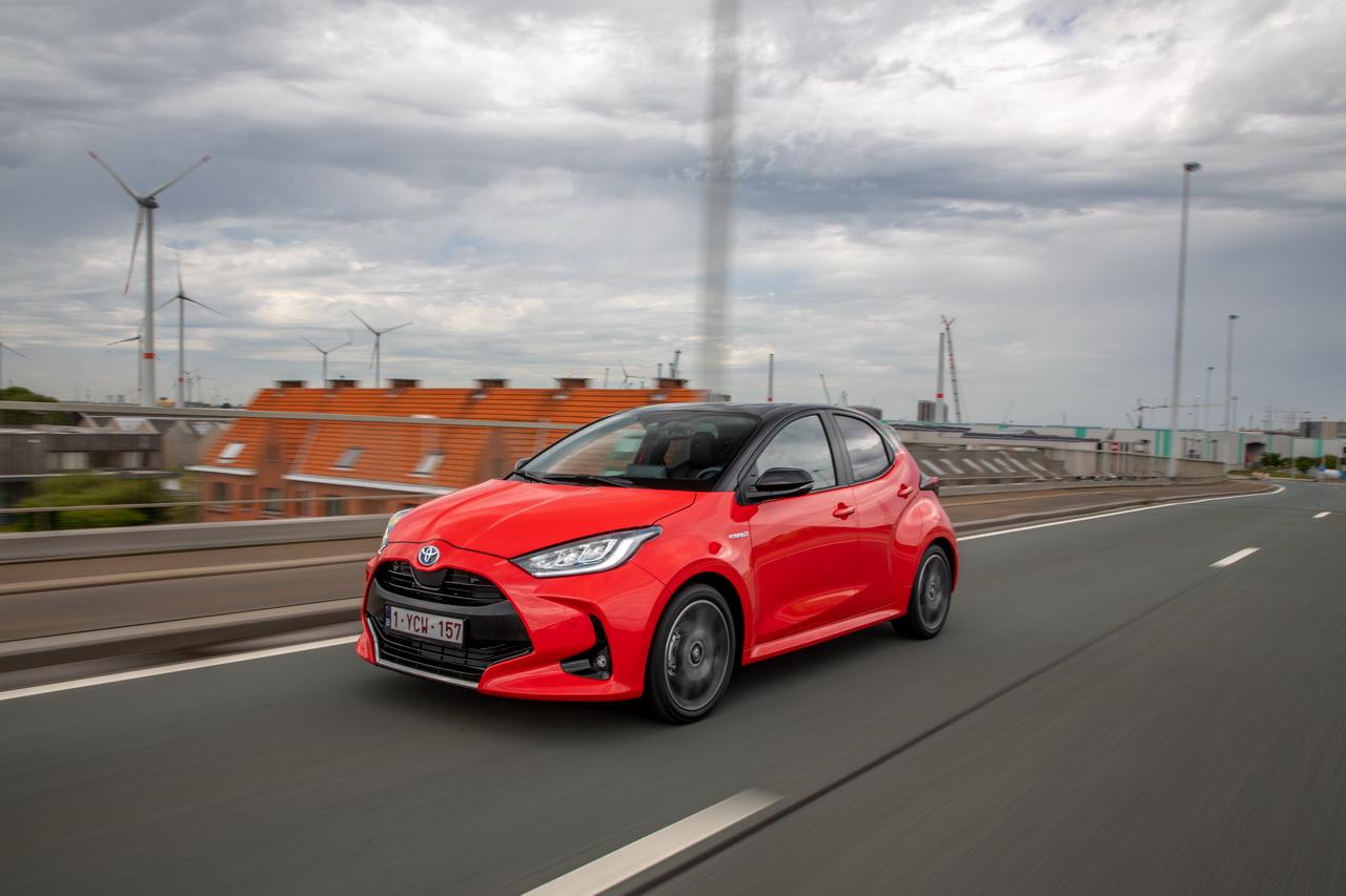 Photo 31 - Toyota Yaris hybride rouge - Guide d'achat. Quelle voiture ...