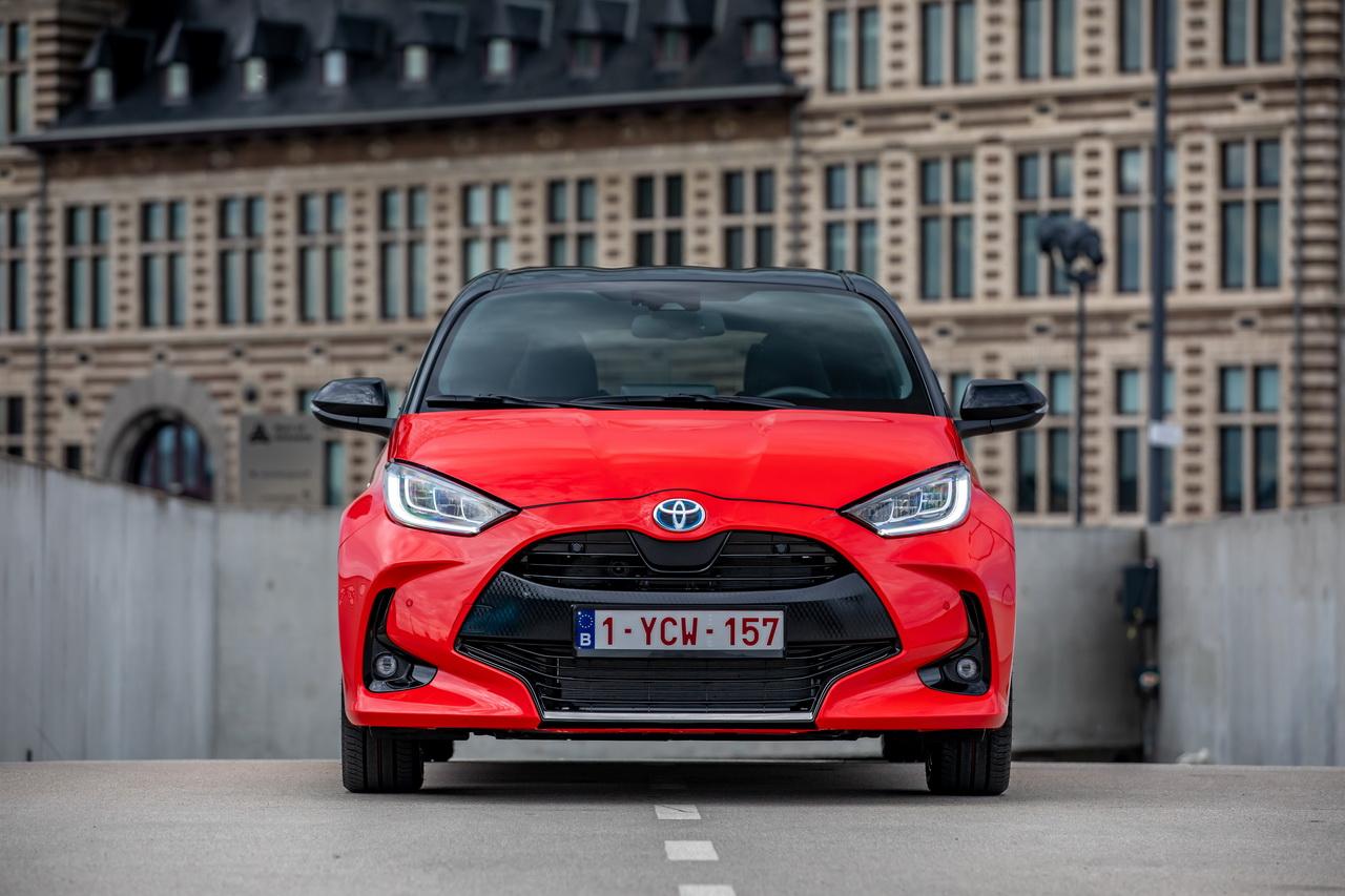 Photo 10 - toyota yaris hybride rouge - Essai Toyota Yaris hybride ...