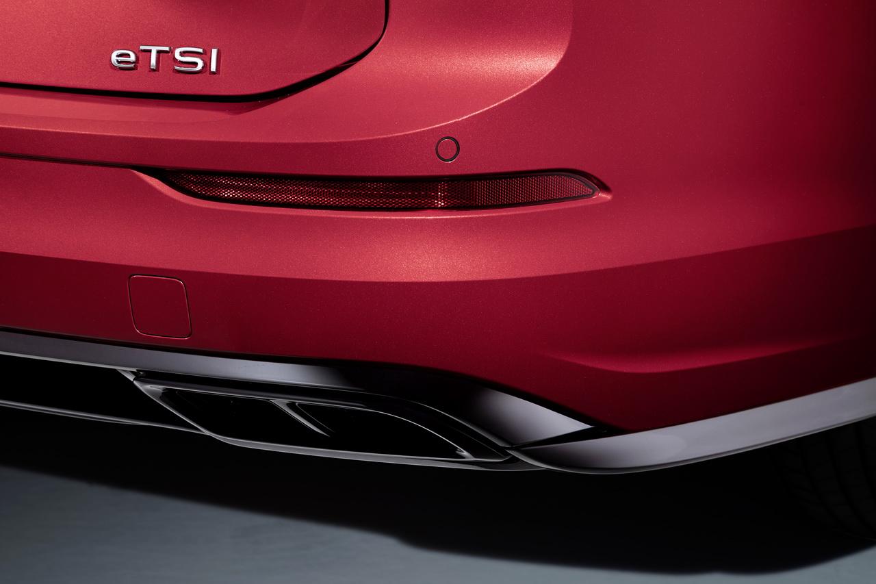 Photo 17 - Volkswagen Golf 8 SW R-Line sorties échappement - Volkswagen ...