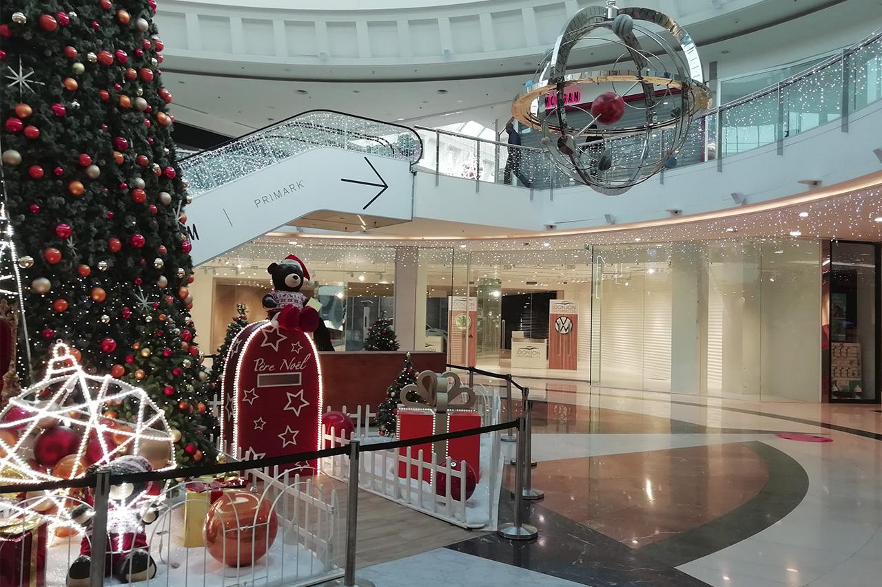 Photo 4 - exterieur facade showroom ephemère du groupe donjon au centre ...