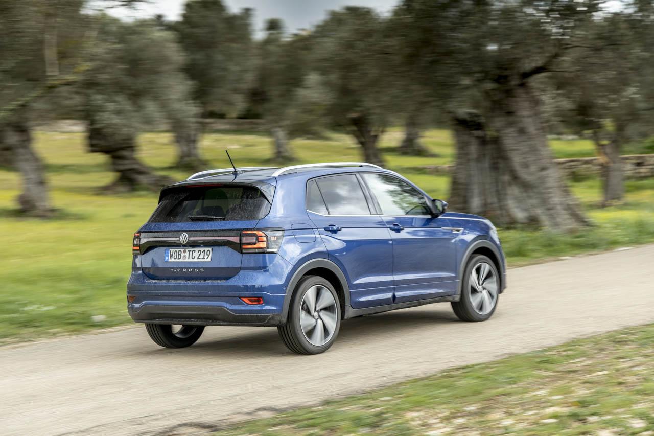 Photo 22 - Volkswagen T-Cross R-Line bleu action arrière droite - Essai ...