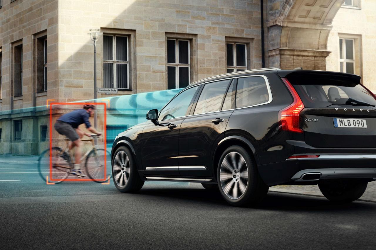 Photo 2 - volvo crash test poc - Volvo réalise des crash-tests avec des ...