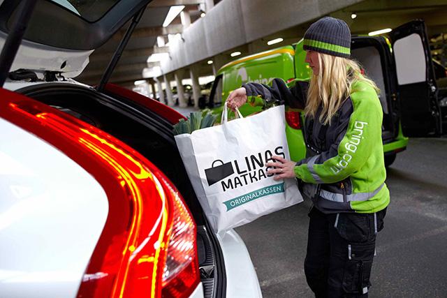 Volvo teste un dispositif pour recevoir une livraison dans une voiture