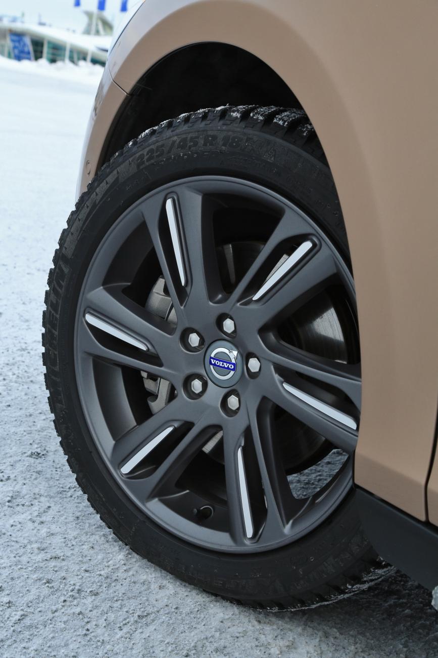 Photo 6 - jantes mefitis Volvo V40 Cross Country - Volvo V40 Cross ...