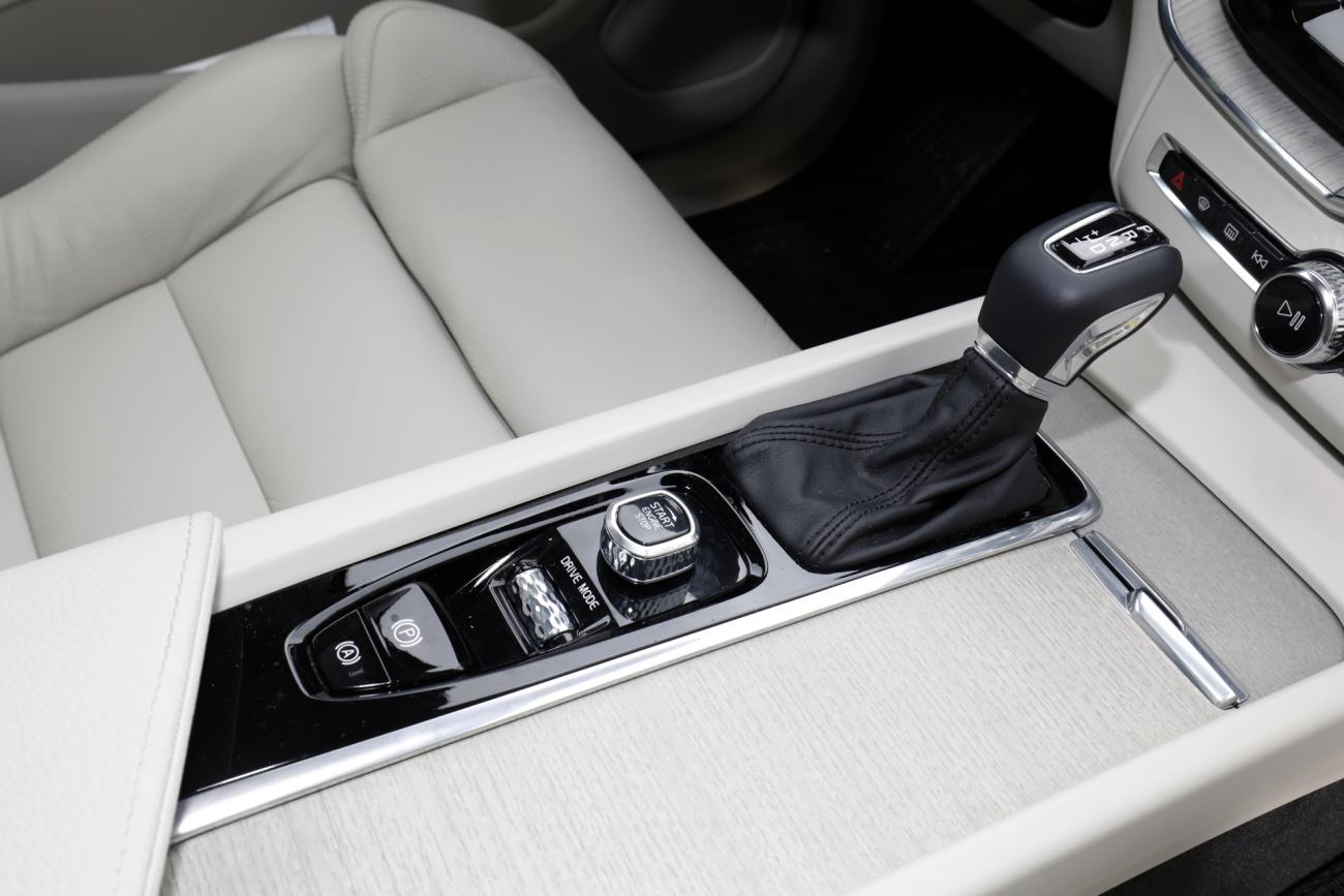 Photo 14 - Volvo XC60 bouton de démarrage - Exclusif : le DS7 Crossback ...