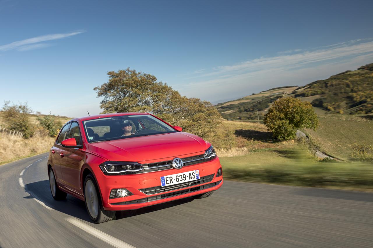 Photo 49 - Volkswagen Polo rouge travelling avant droit - Essai Renault ...